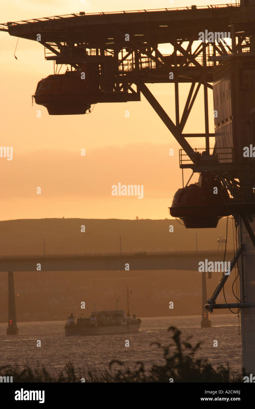 Oil rig helipad hi-res stock photography and images - Alamy