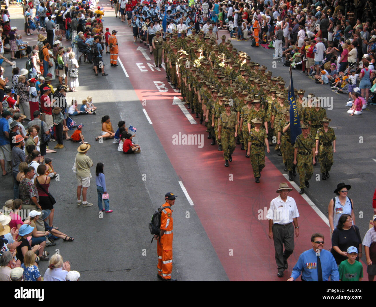 Anzac day parade hi-res stock photography and images - Alamy