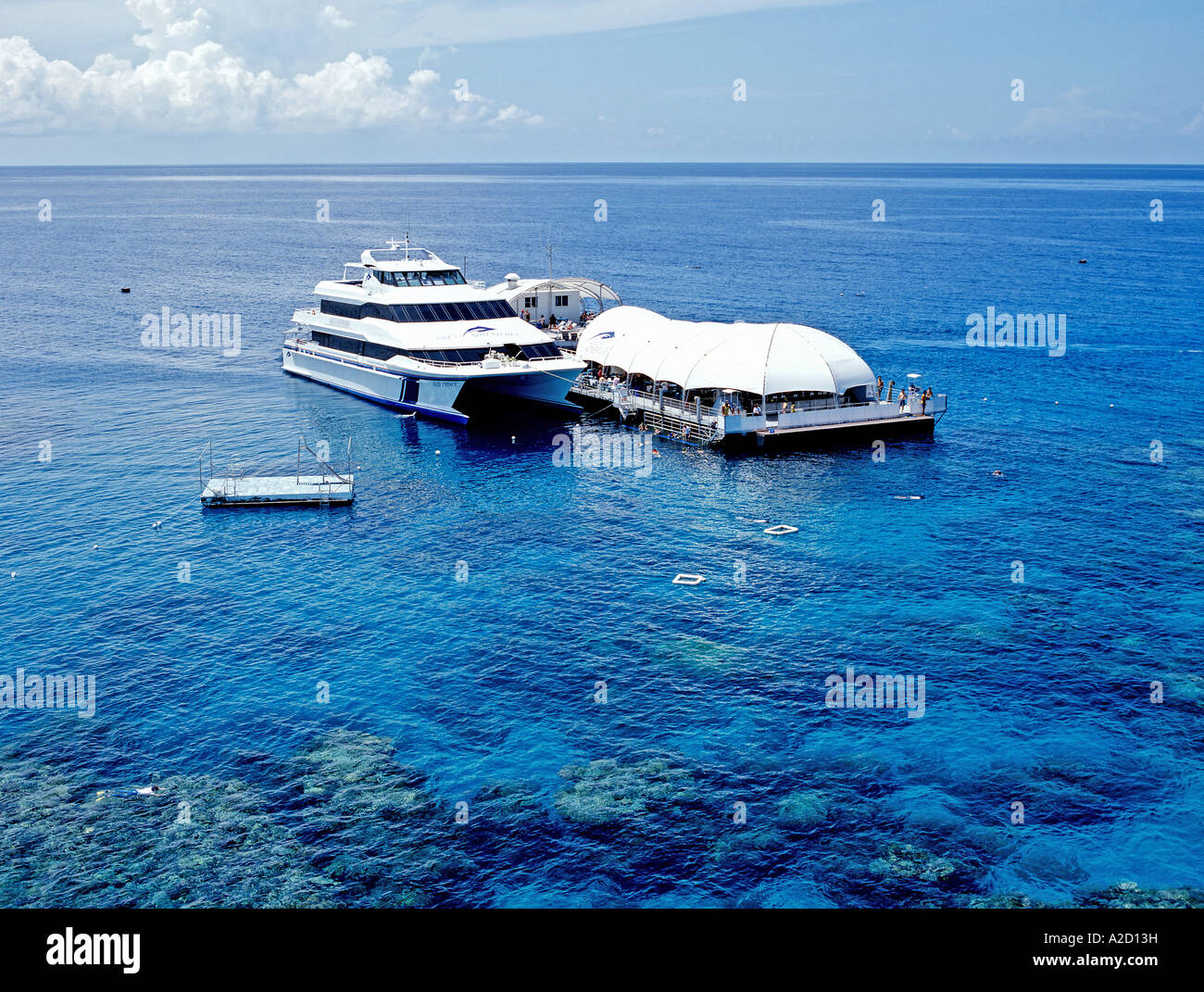 Norman reef queensland australia hi-res stock photography and images ...