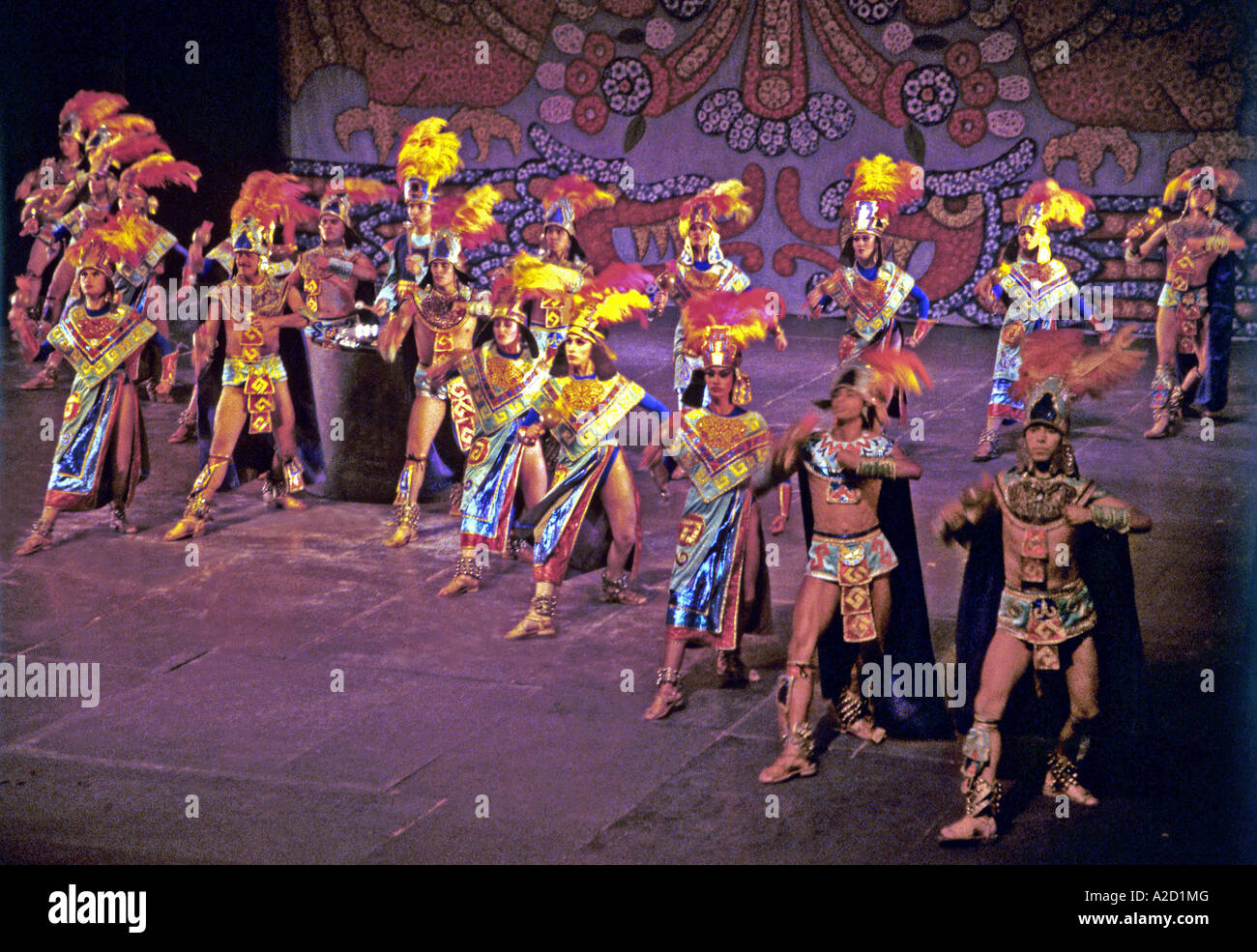 Mexico ballet folklorico dancers hi-res stock photography and images ...