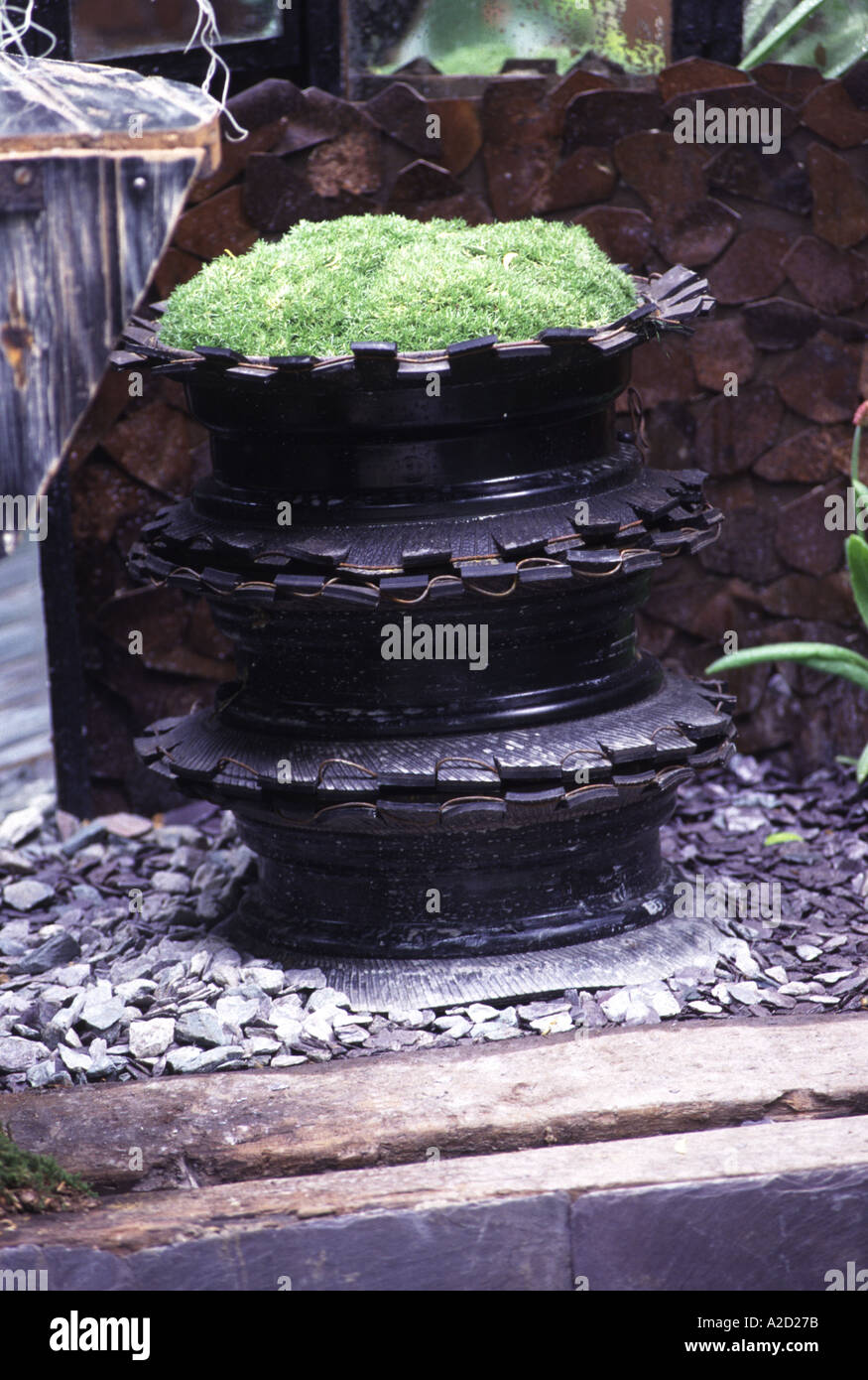 Planter made from old car wheel rims Chic Garden Green Misty Light ...