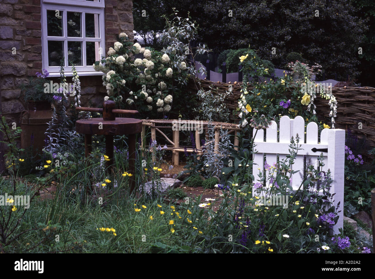 Small gardens chelsea flower show hi-res stock photography and images ...