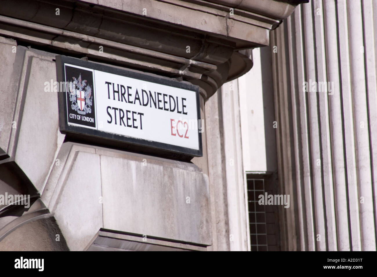 Threadneedle street sign in Londons square mile Stock Photo - Alamy