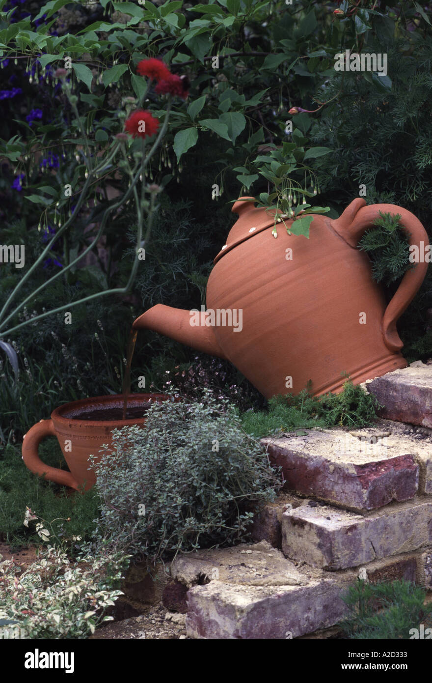 Teapot water feature hi-res stock photography and images - Alamy
