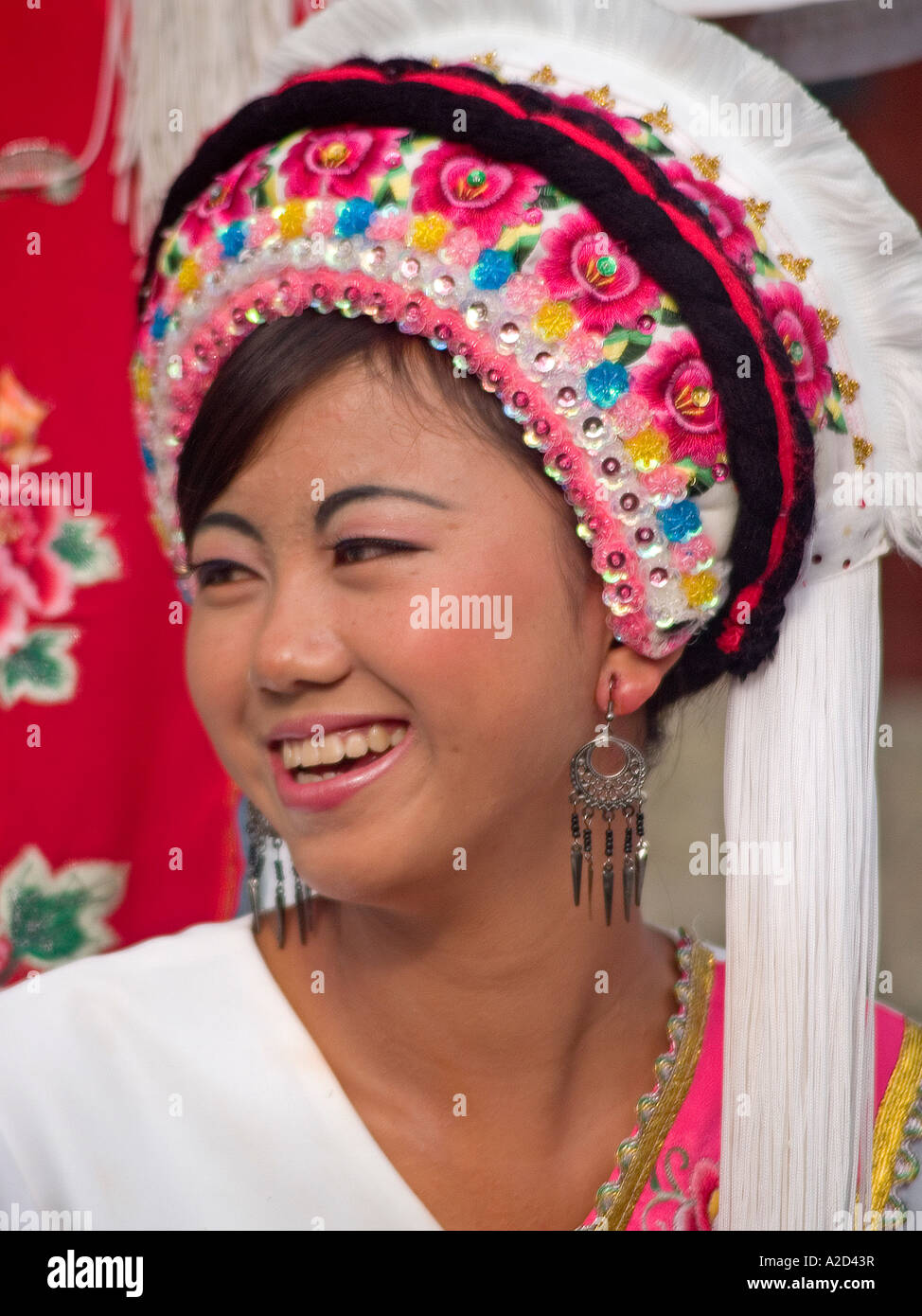 Bai women in traditional costume hi-res stock photography and images ...