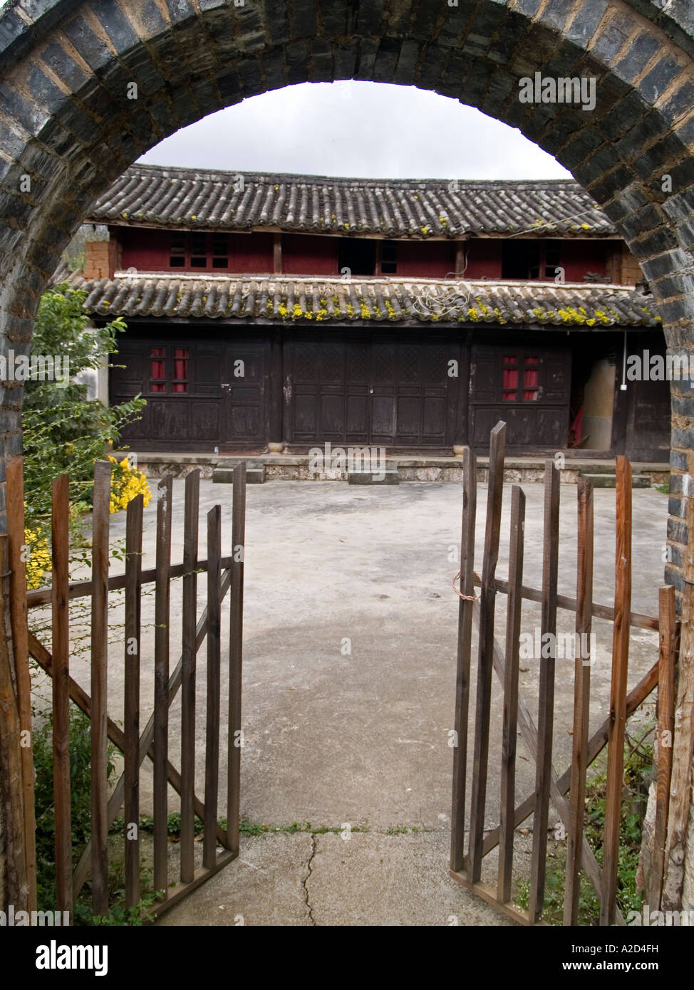 Wooden gates, home hi-res stock photography and images - Alamy