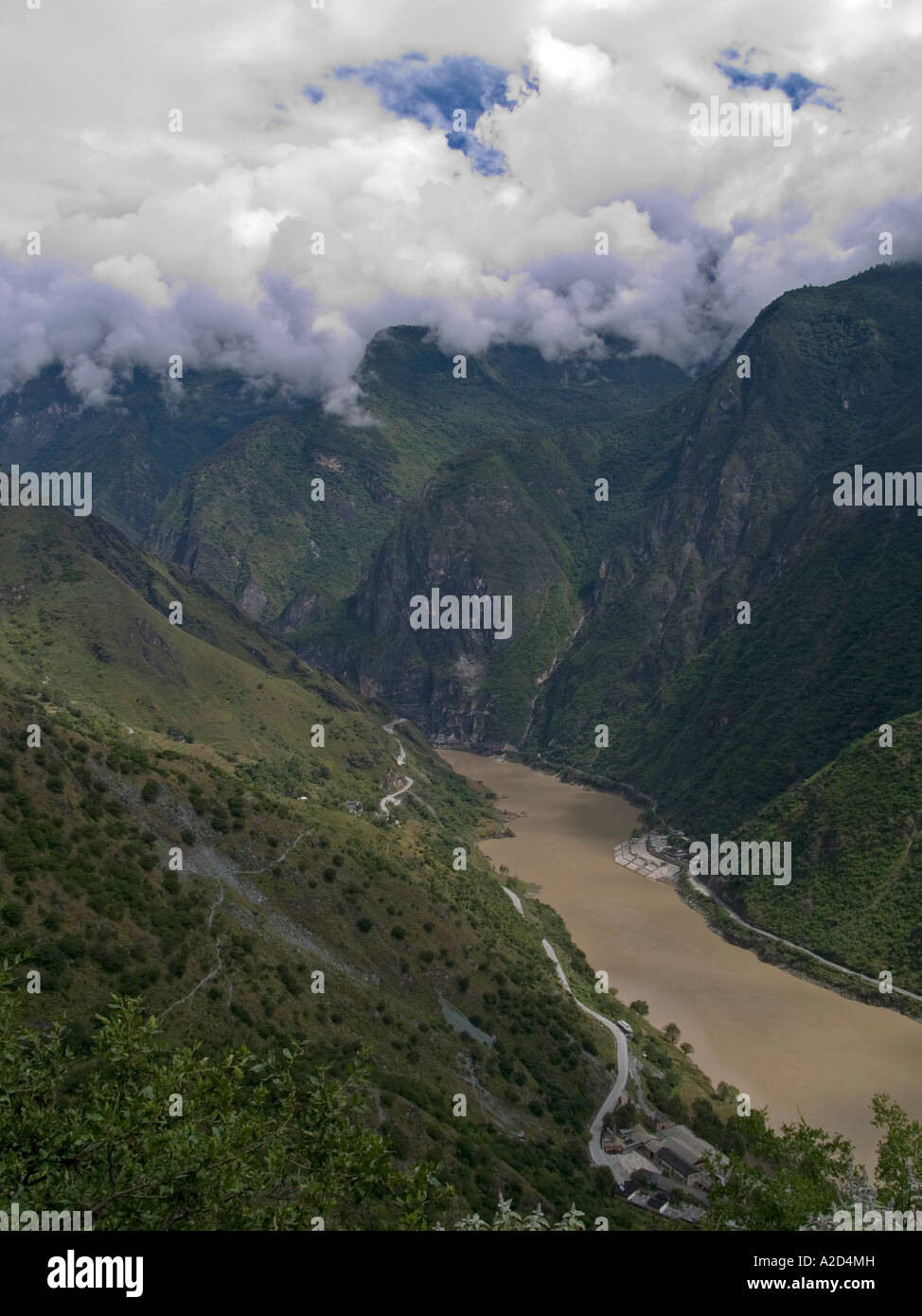 Gorge yangtse hi-res stock photography and images - Alamy