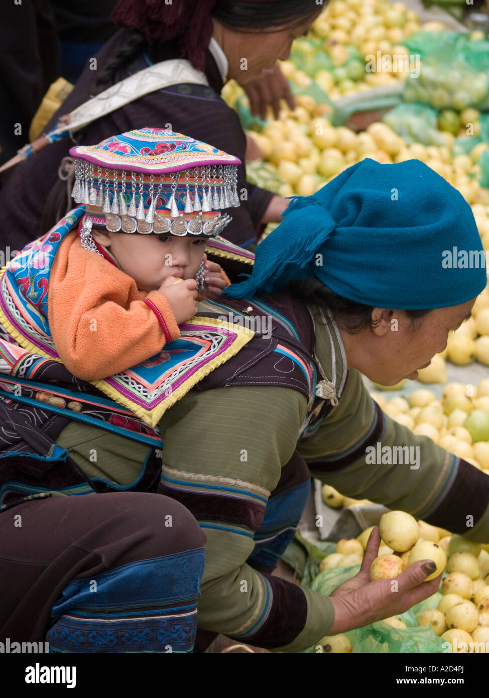 Chinese baby carriers hi-res stock photography and images - Alamy