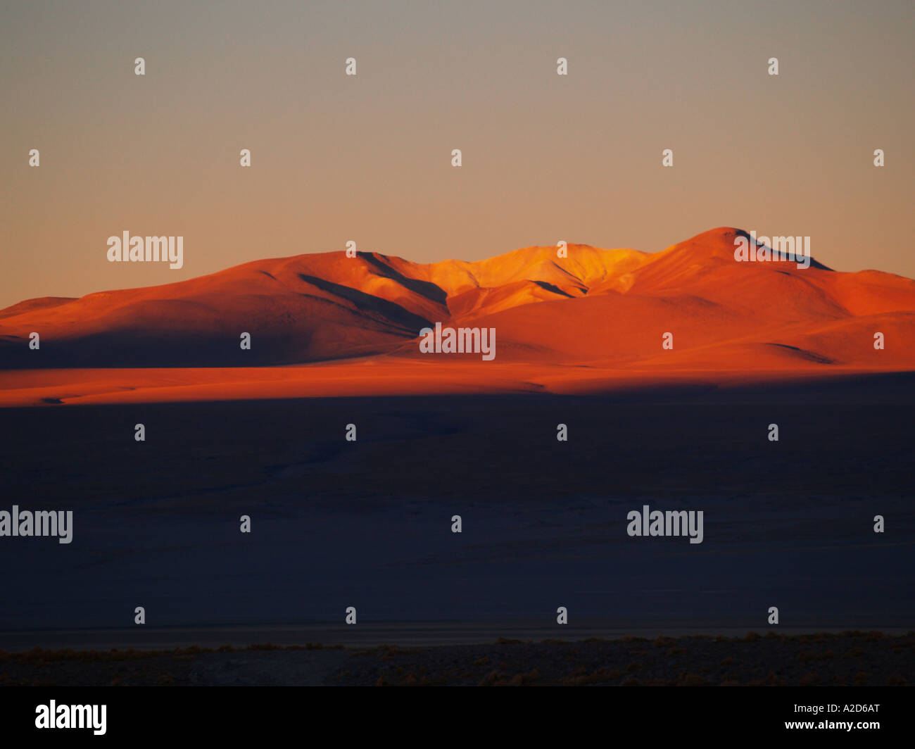 Salar de Uyuni salt desert sunset Bolivia Stock Photo - Alamy