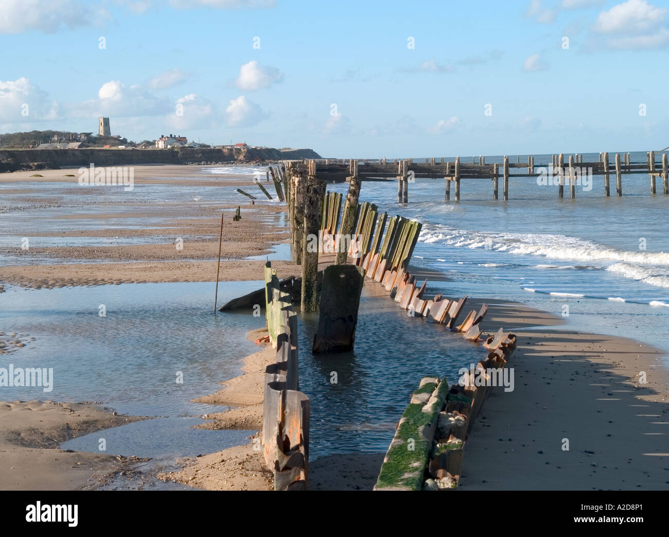 Happisburgh revetments norfolk wave wood hi-res stock photography and ...