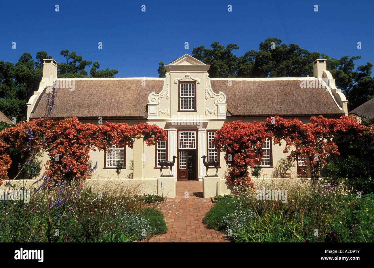 Cape dutch manor house vergelegen hi-res stock photography and images ...