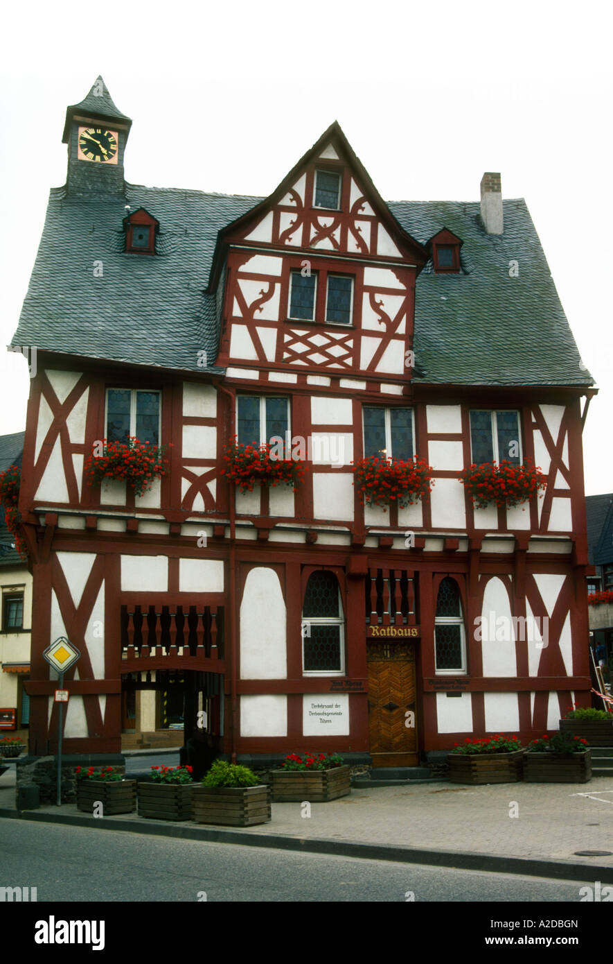 Rathaus ( town hall ) lopsided rooftop situated in middle of street ...