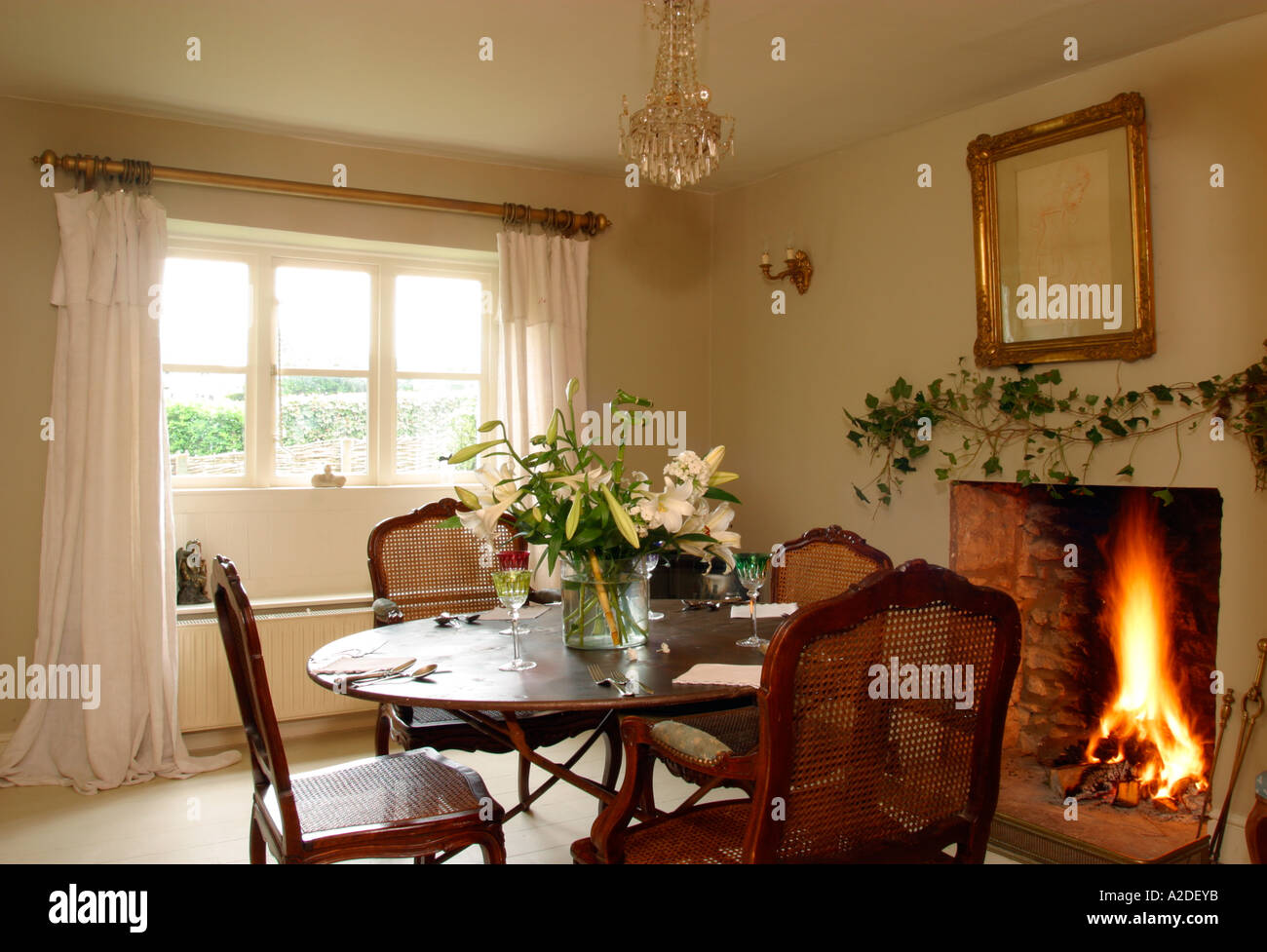 UK. A house interior, traditional, dining room Stock Photo - Alamy