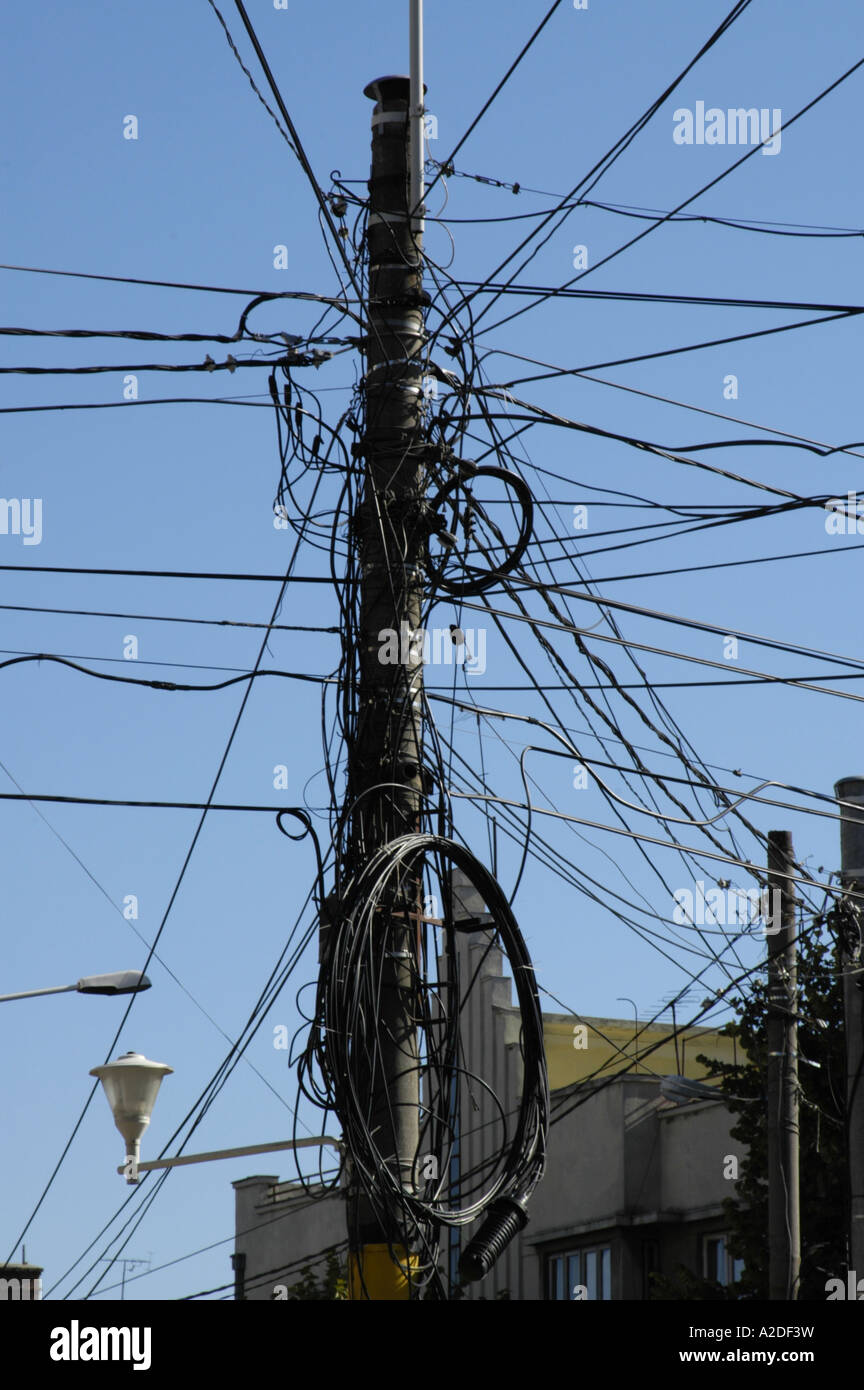 Linking wires hi-res stock photography and images - Alamy