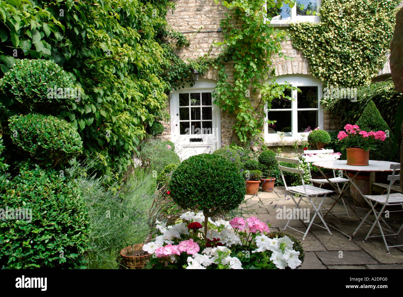 Pretty garden patio terrace, table and chairs Stock Photo - Alamy
