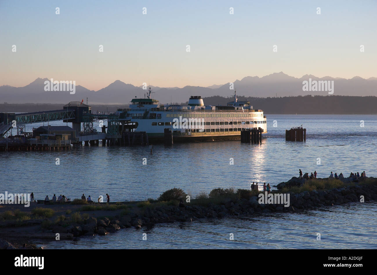 Kingston edmonds ferry hi-res stock photography and images - Alamy
