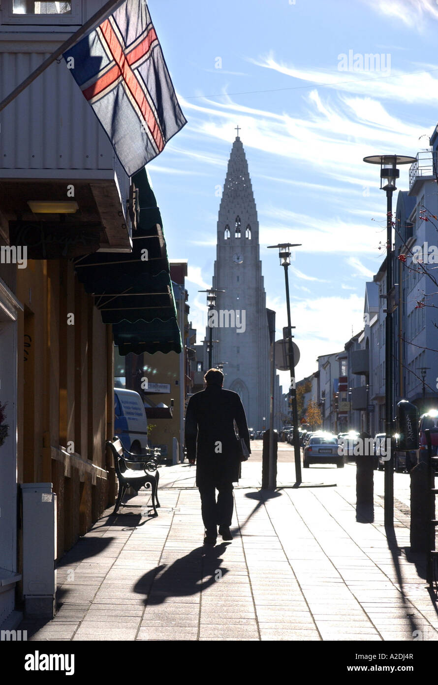 Street scene in Reykjavik, Iceland, with Hallgrimskirkja church in the ...