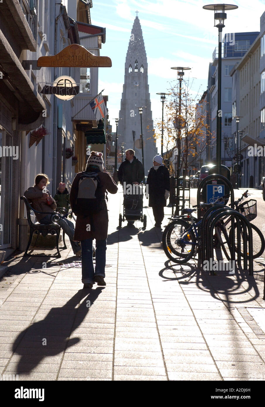Street scene in Reykjavik, Iceland, with Hallgrimskirkja church in the ...