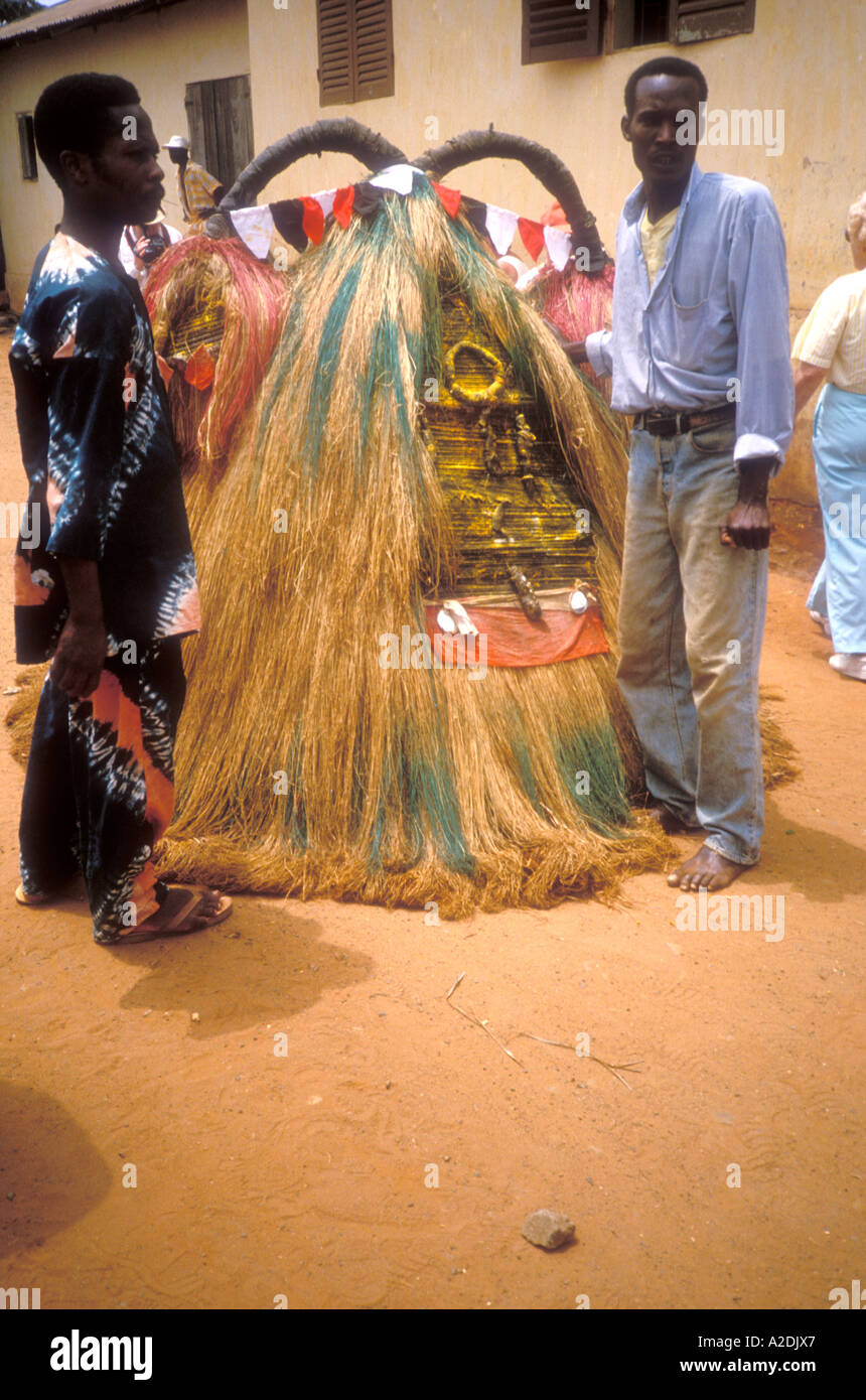Voodoo night watchman 'Xgelabe', zangbeto in the streets of Ouidah ...