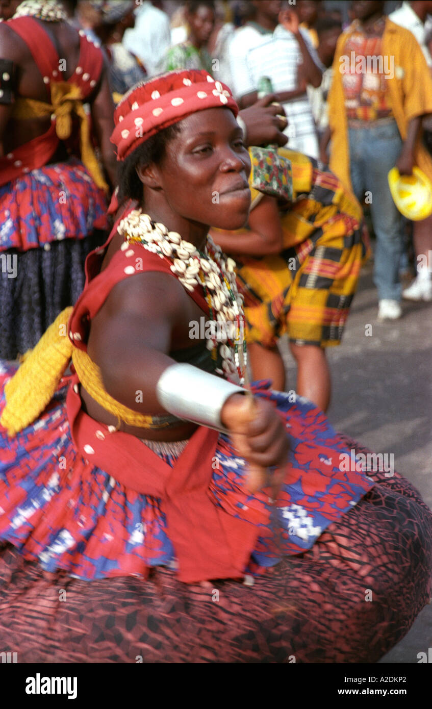 Female african dancer west africa hi-res stock photography and images ...