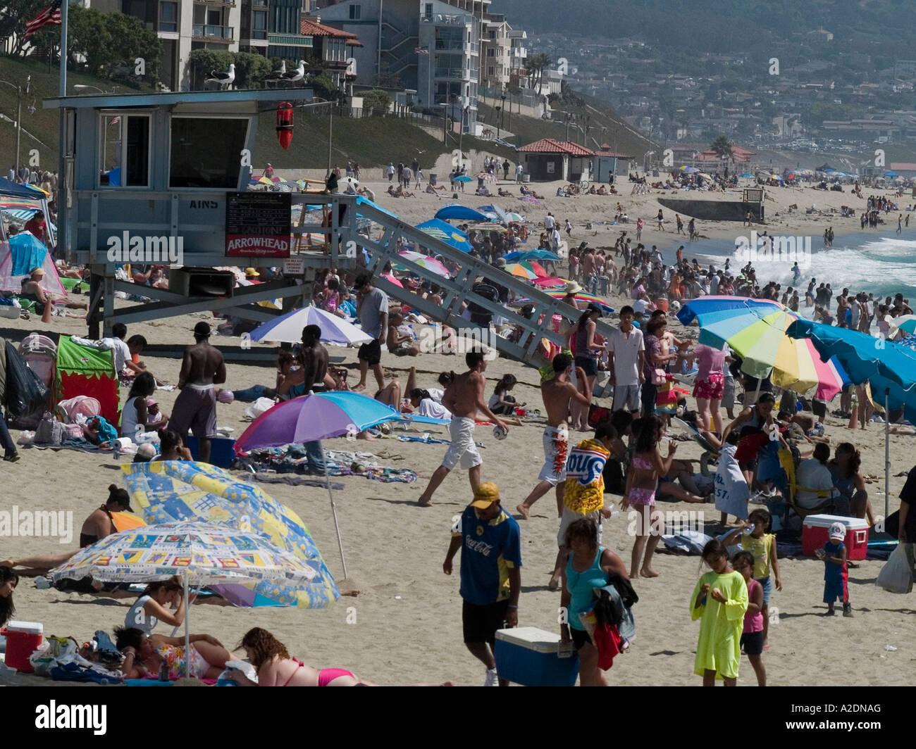 Redondo beach lifeguard tower lifeguard hi-res stock photography and ...