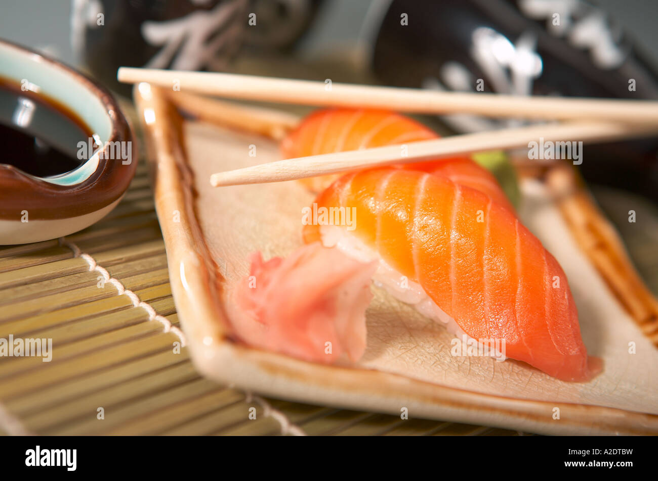 Salmon nigiri hi-res stock photography and images - Alamy