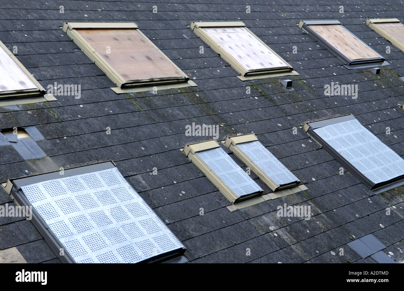 Run down rundown boarded up derelict uk hi-res stock photography and ...