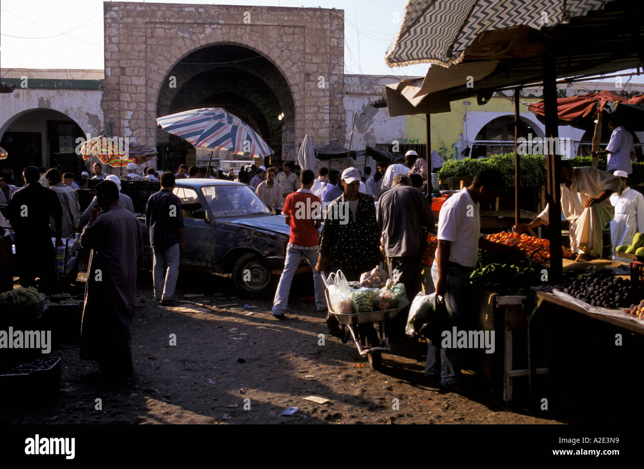 Libya vegetable market hi-res stock photography and images - Alamy