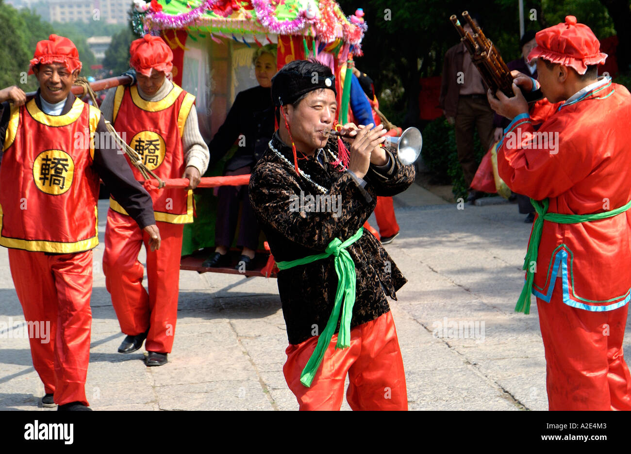 Wedding palanquin hi-res stock photography and images - Alamy