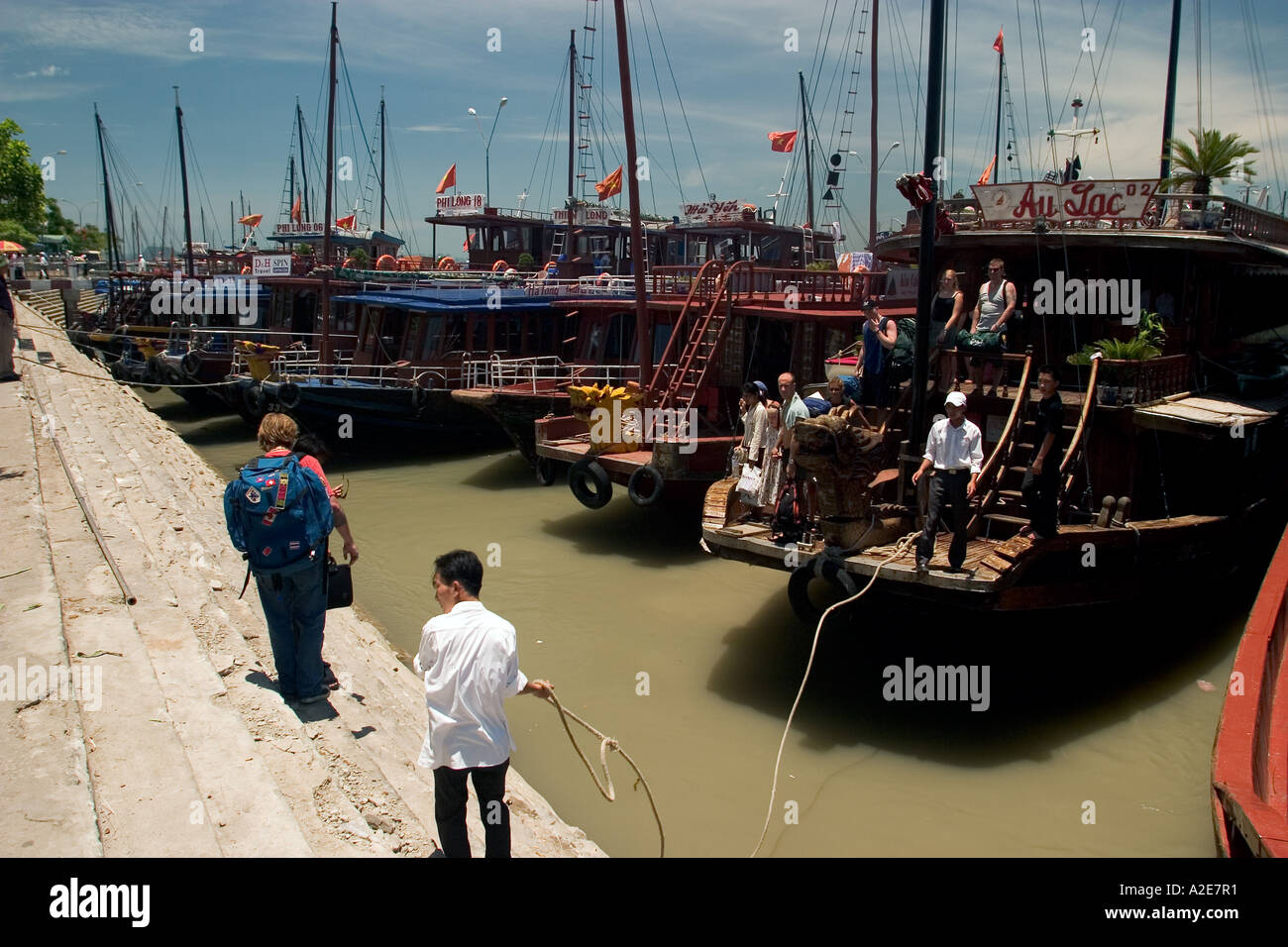 ASIA, Vietnam, Quang Ninh Province, Ha Long Bay, tourist in the port ...