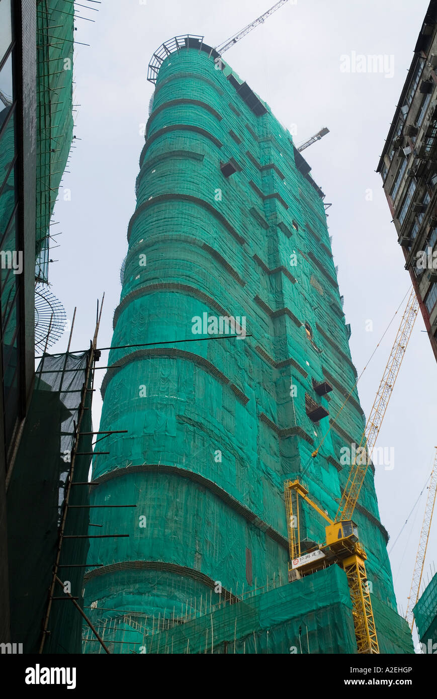 Bamboo scaffolding skyscraper building hi-res stock photography and images - Alamy