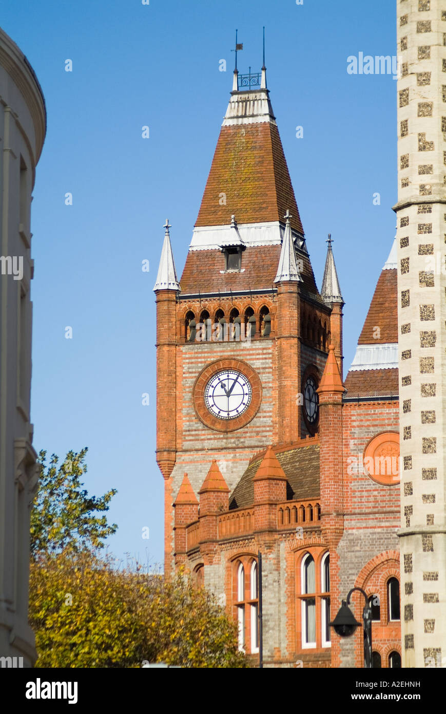 dh The Butter Market READING BERKSHIRE Reading town hall clock tower ...