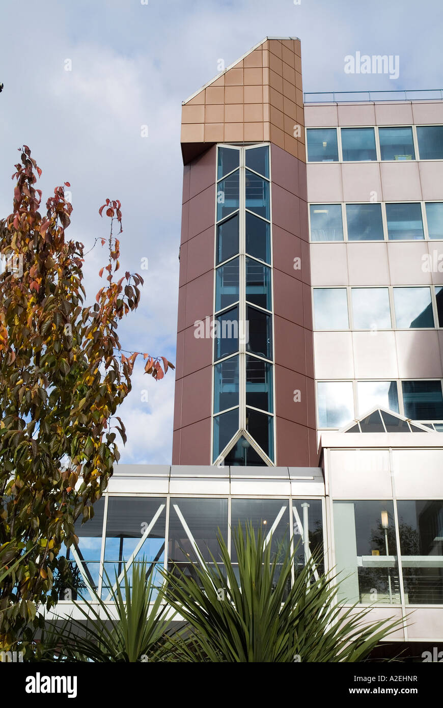 dh READING BERKSHIRE Apex Plaza building next to railway station Stock ...