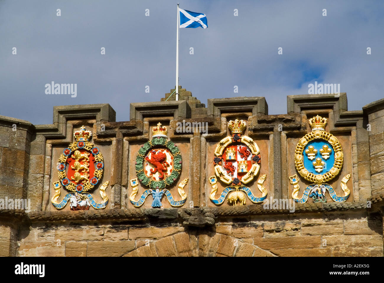 dh Linlithgow Palace outer gate LINLITHGOW LOTHIAN Stone carved painted ...