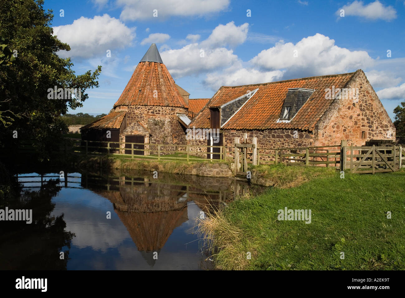 dh Preston Mill EAST LINTON LOTHIAN Scotland Millpond conical roofed ...