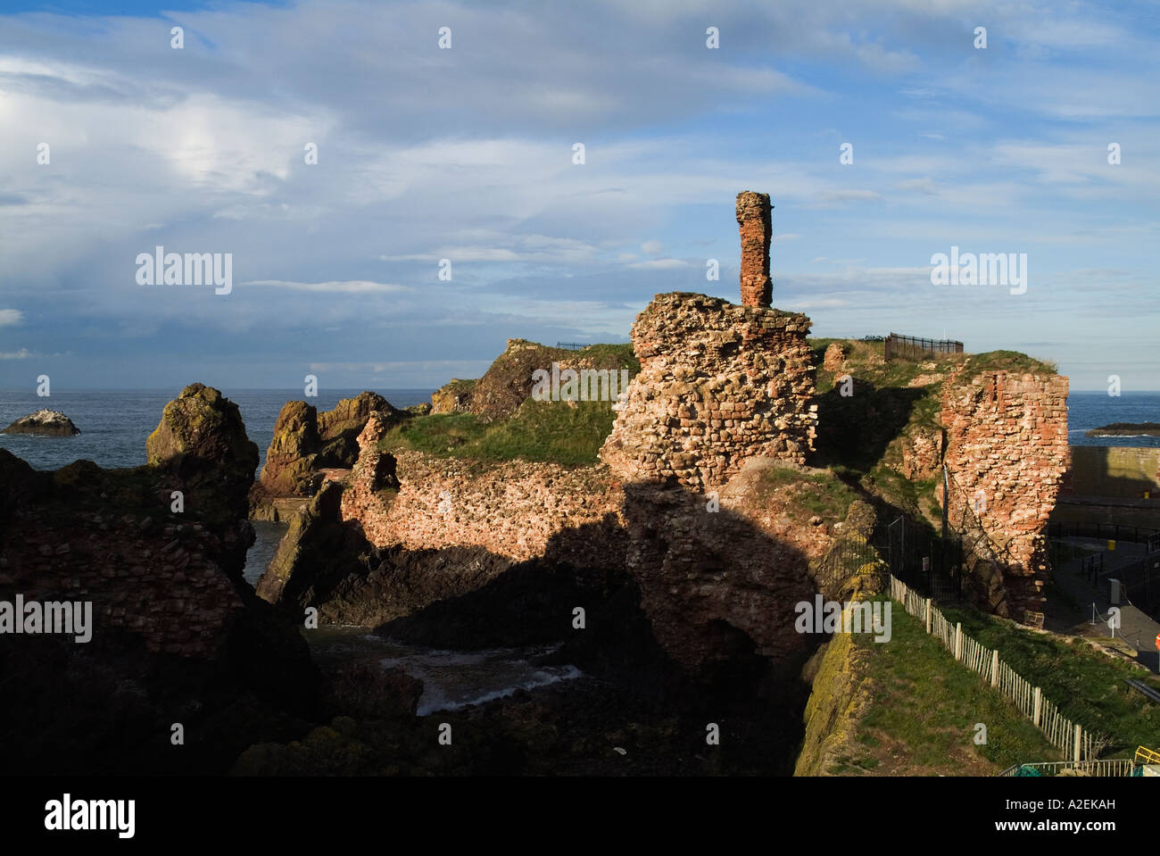 dh Dunbar Castle DUNBAR LOTHIAN EAST Ruined sandstone walls Scottish ...
