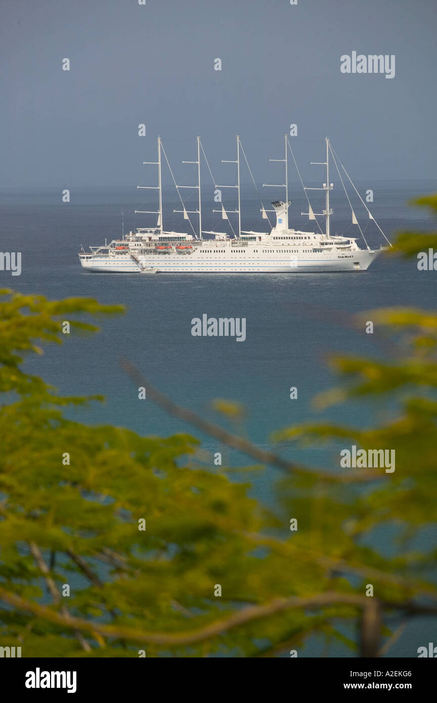 Club med 2 cruise ship hi-res stock photography and images - Alamy