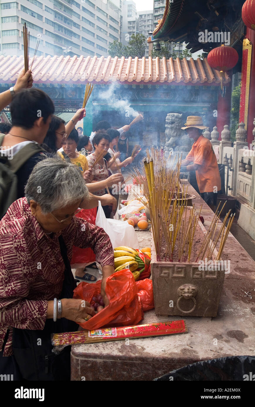 dh Wong Tai Sin Temple WONG TAI SIN HONG KONG Worshipper food offerings ...