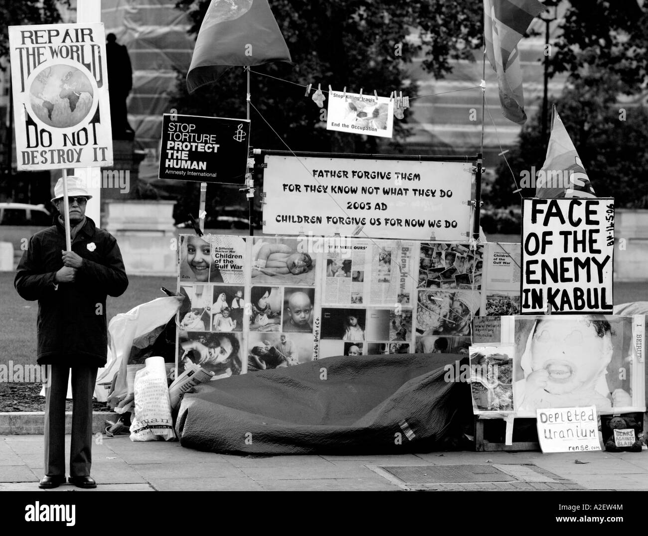 Anti war demonstrator Black and White Stock Photos & Images - Alamy