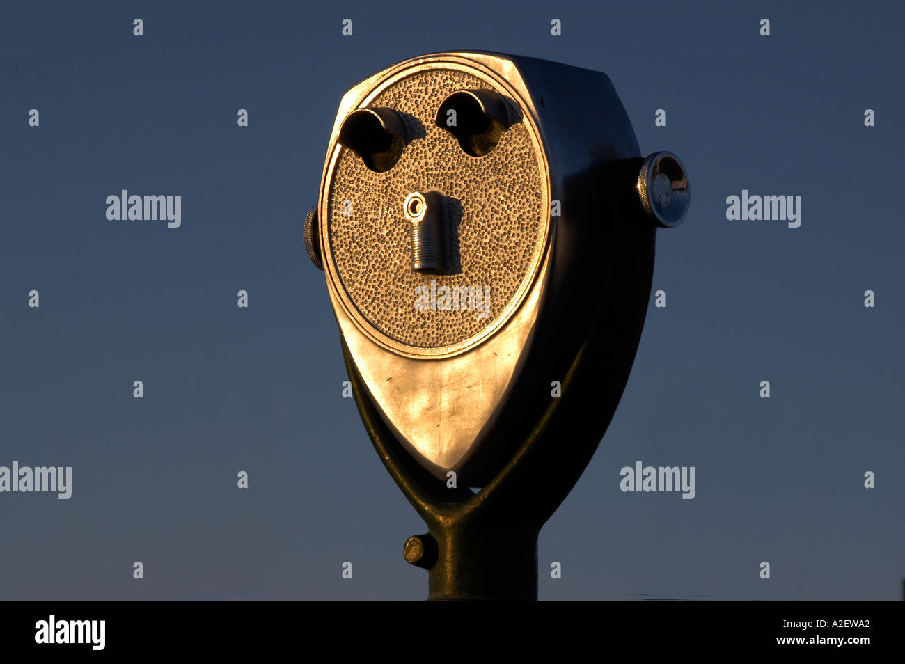 Coin operated telescope at Niagara Falls NY USA Stock Photo - Alamy