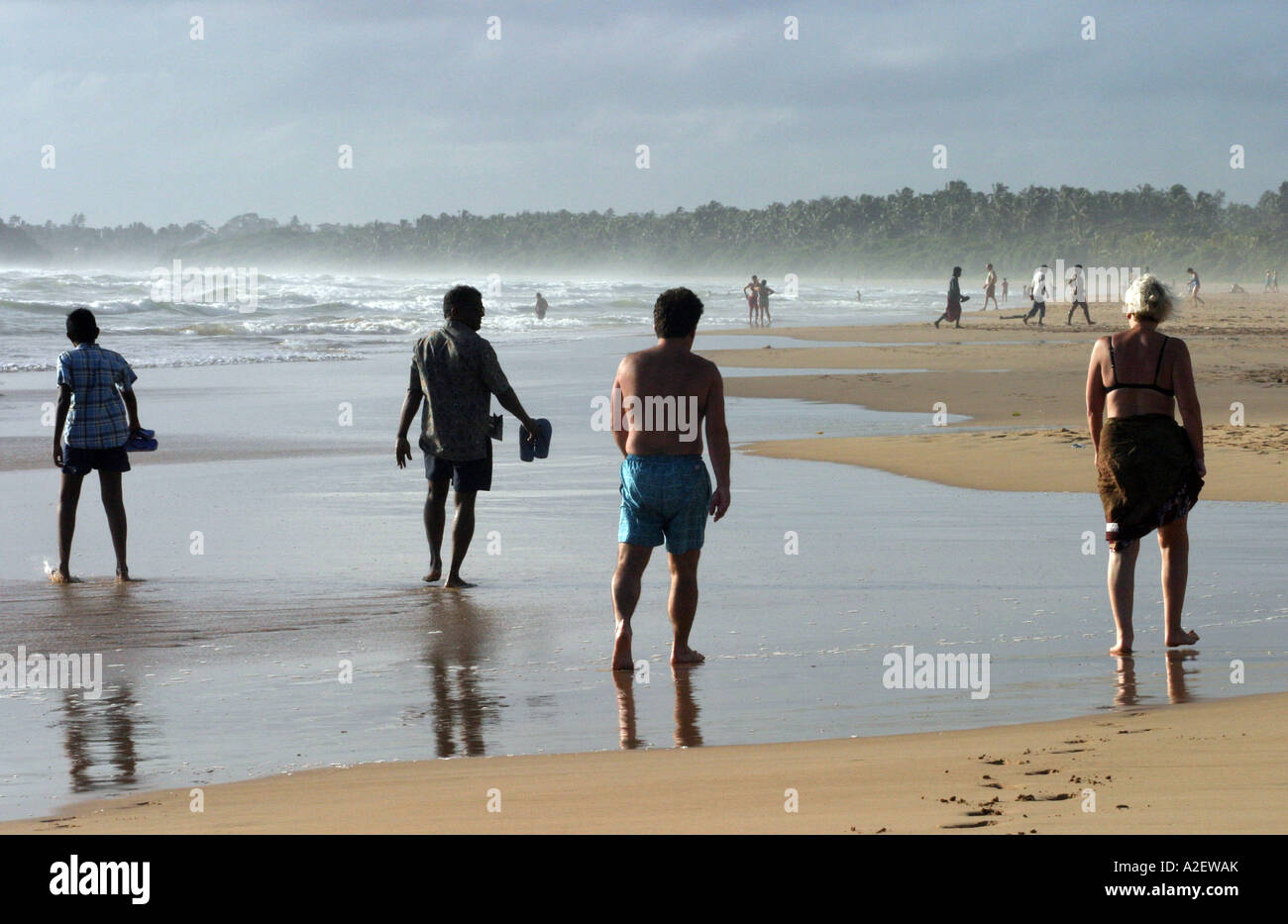 People on beach ocean hi-res stock photography and images - Alamy