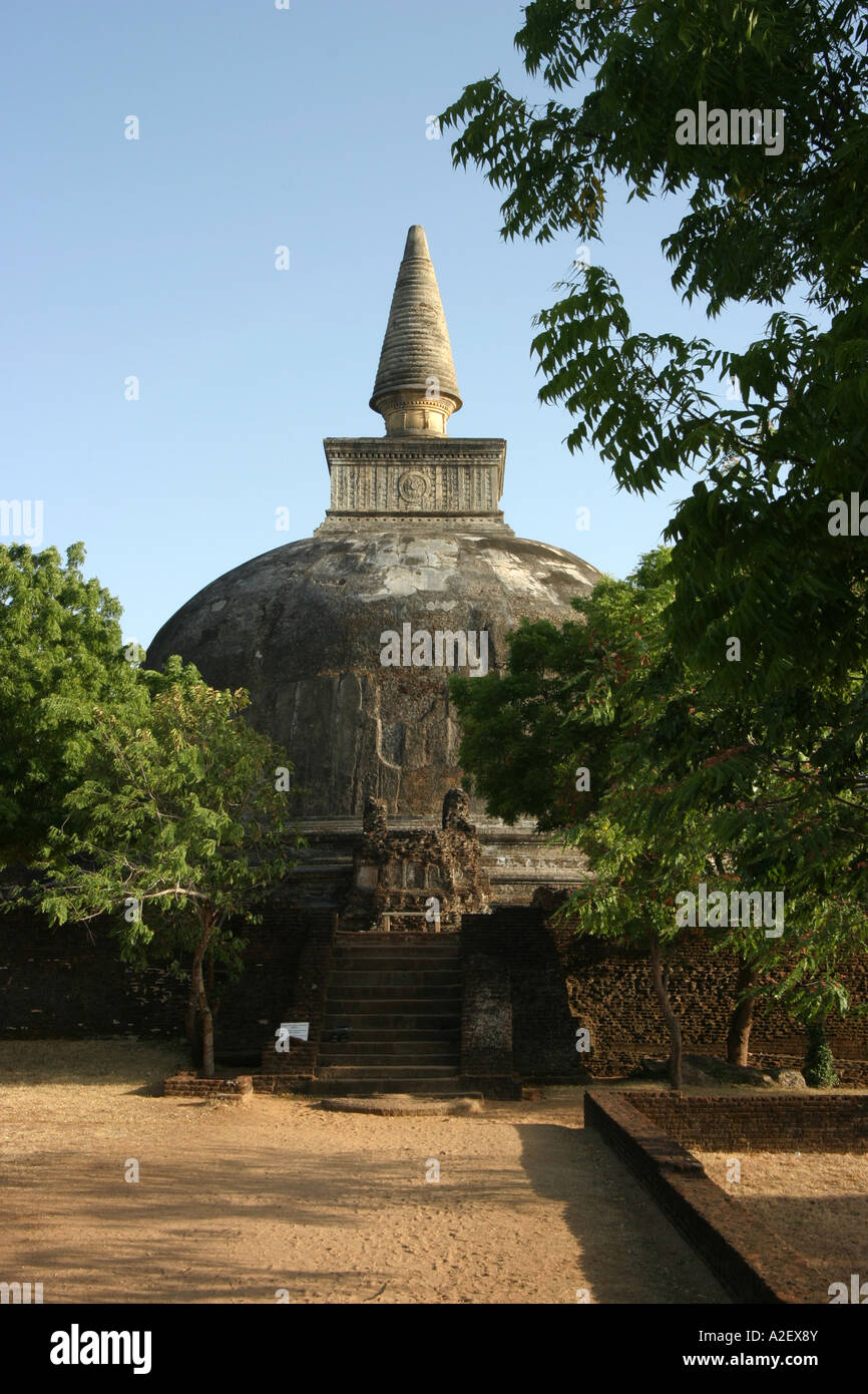 Rankot Vehera or The Gold Pinnacled Stupa, ancient brick temple in the ...
