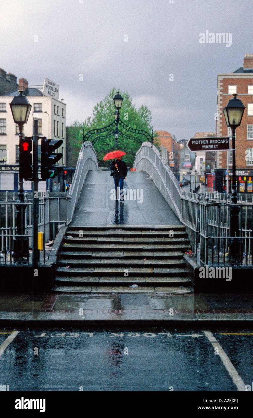 Halfpenny Bridge, Dublin, Republic of Ireland Stock Photo - Alamy