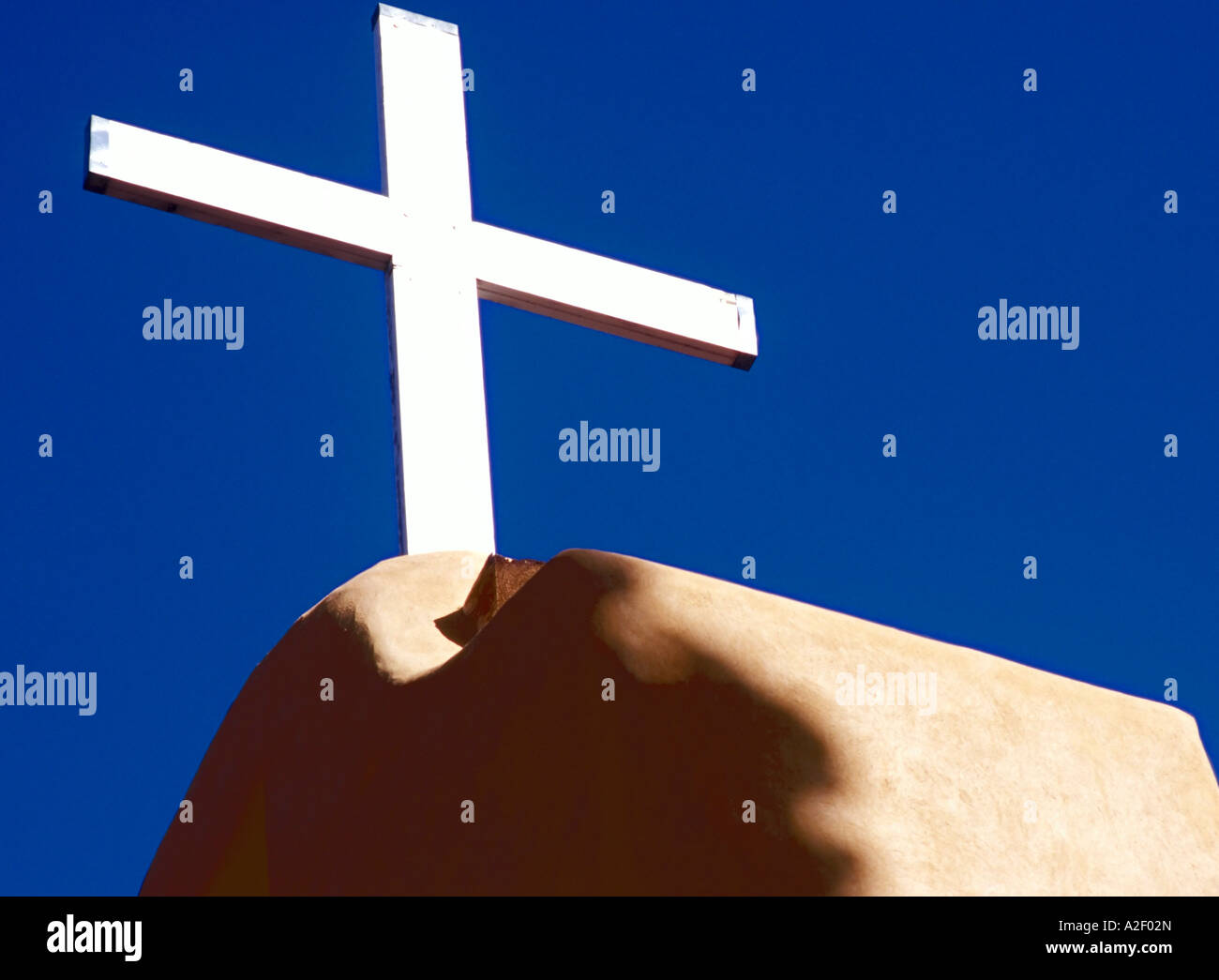 Minimalist building symbols hi-res stock photography and images - Alamy