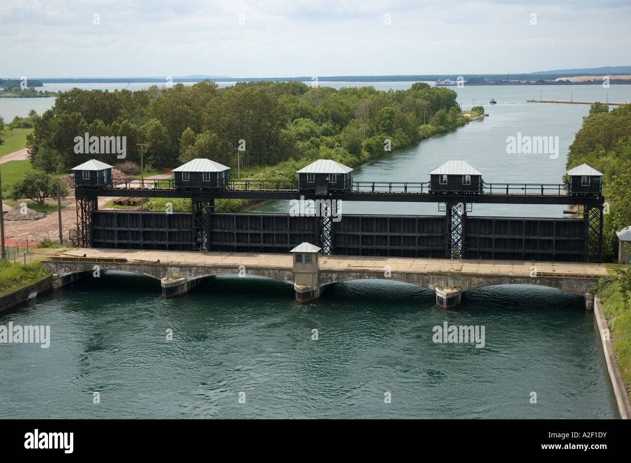 P32 144 Soo Locks - Bridge Over St Marys River - Michigan - Upper ...
