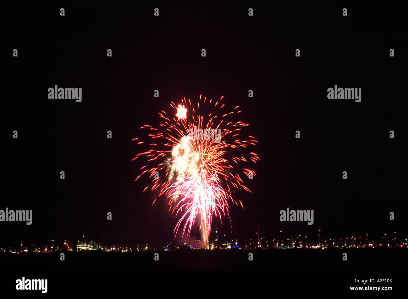 Black gold fireworks hi-res stock photography and images - Alamy