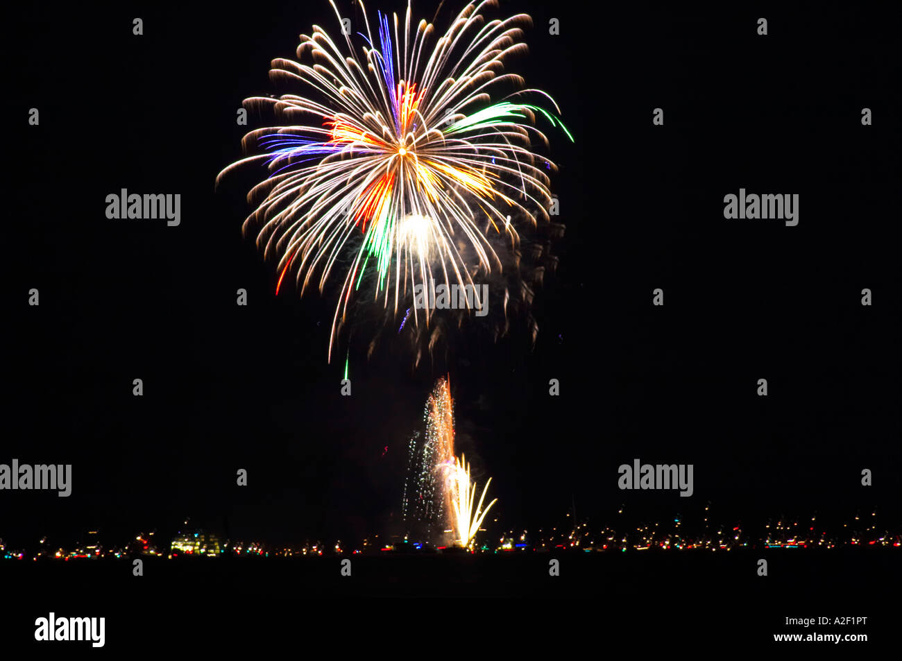Black gold fireworks hi-res stock photography and images - Alamy