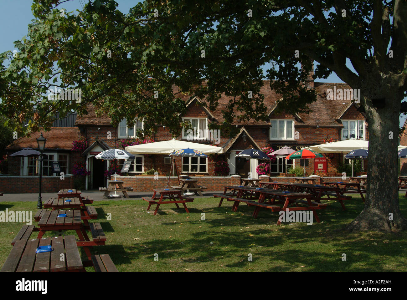 The Swan public house Station Road, Thatcham, Newbury Berkshire ...