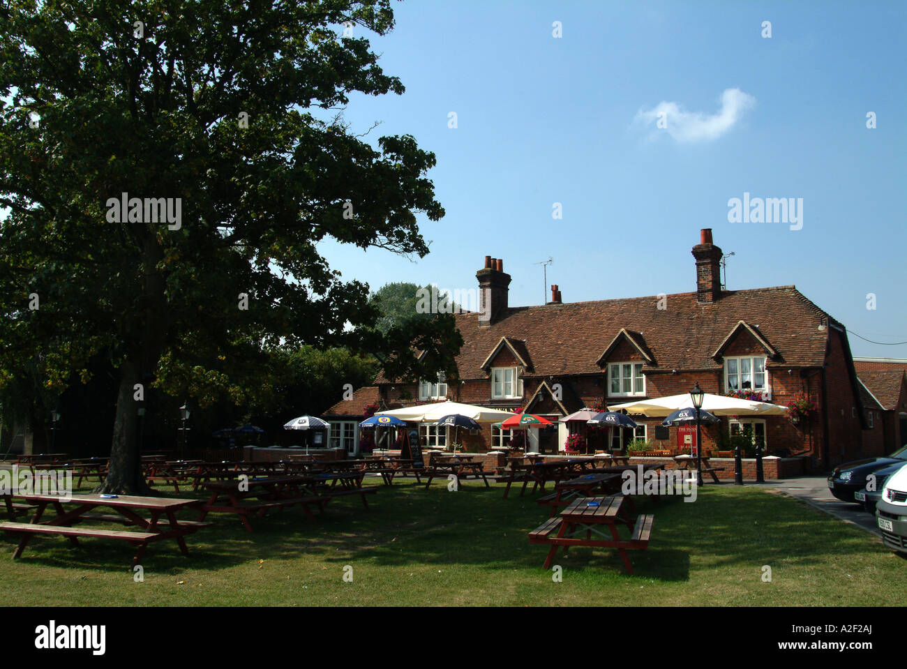 The Swan public house Station Road, Thatcham, Newbury Berkshire ...