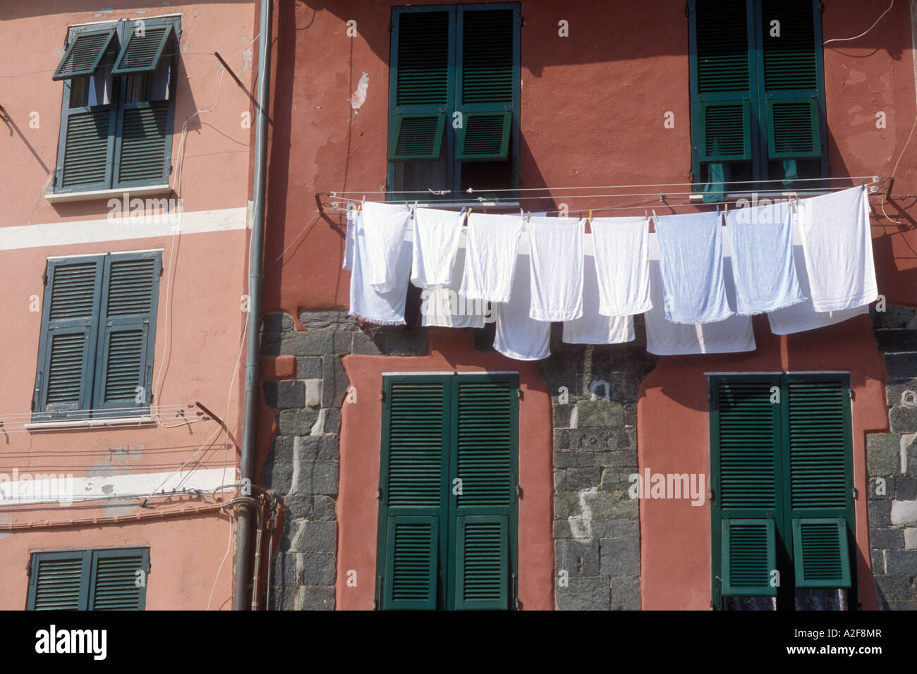 Windows and laundry, Italy Stock Photo - Alamy